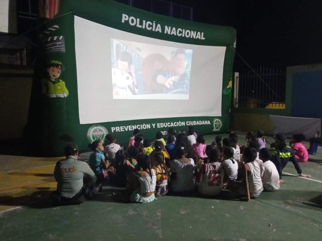 Cine al parque en Back Road – The Archipielago Press